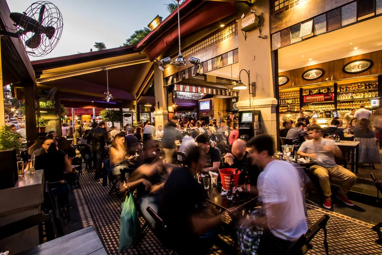 Caen las ventas de alcohol en bares de São Paulo tras intoxicaciones ...